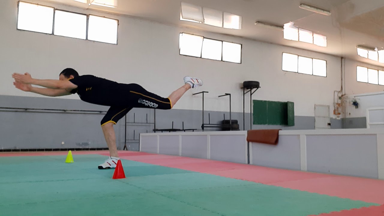 Single Leg Hinge Reach - YouTube