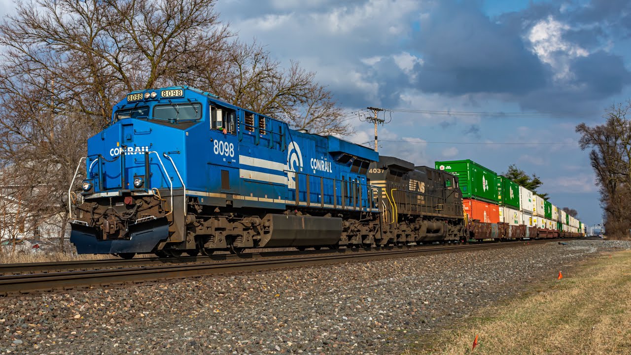NS 8098 in Osceola, Indiana 03/04/2024 - YouTube