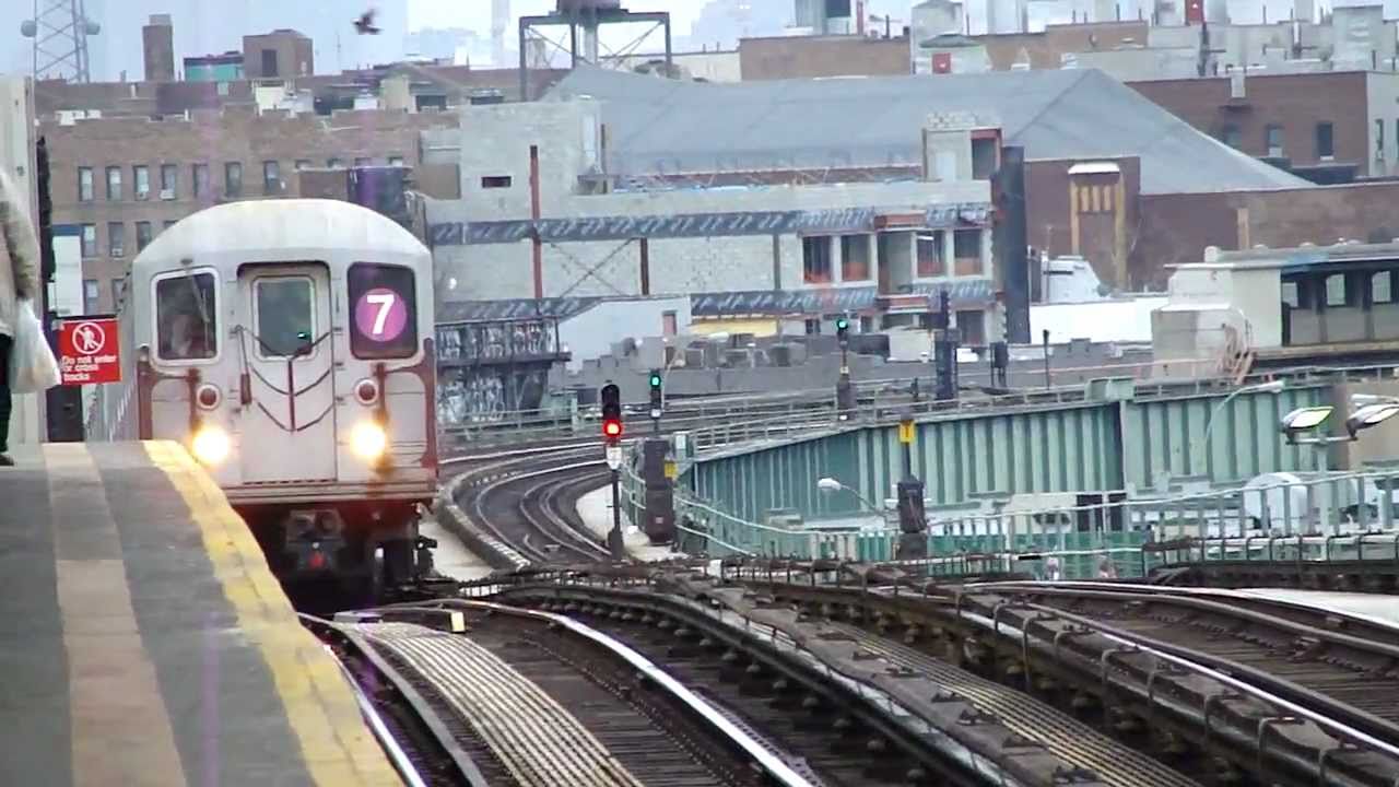 IRT Flushing Line: R62A 7 Trains at 52nd St-Lincoln Ave - YouTube