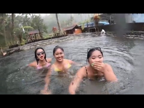 TRIO MONTOK MANDI DITELAGA SUNGAI DITERIAKI WARGA KARENA SEKSI BANGET