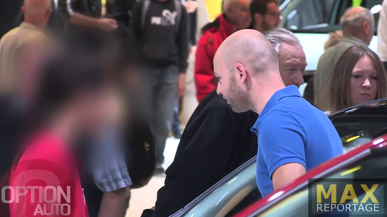 Défi Mondial de l'Auto : draguer les hôtesses du salon (Option Auto ...