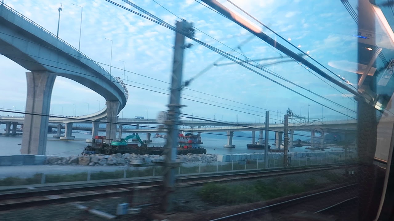 [HD] Ride the down MTR Airport Express Adtranz-CAF train to the city ...