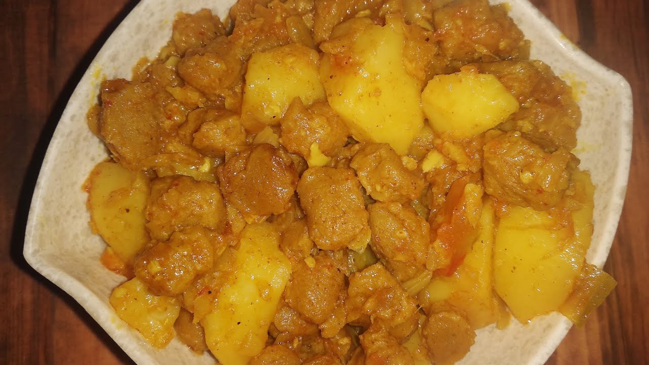 Aloo Soya Bean Ki Sabji | Aloo Soya Bean | Soya chunks recipe - YouTube