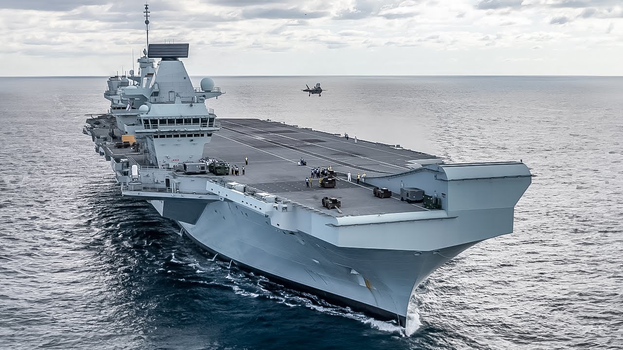 Royal Navy’s Powerful Aircraft Carrier HMS Queen Elizabeth (R08) in ...