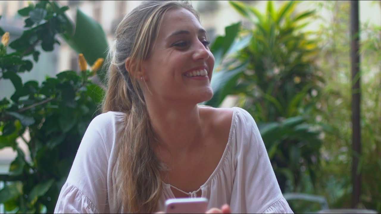 PLUTO WIRELESS by earth - Wireless Portable Power Bank - YouTube