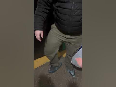 Забыл снять бахилы. #youtube #youtubeshorts #2024 #family #папа #забыл ...