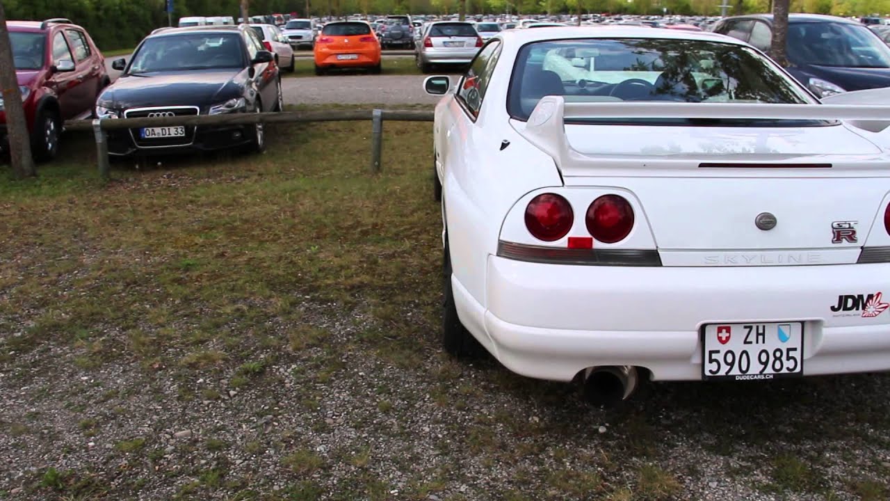 White Nissan Skyline R33 GTR - YouTube