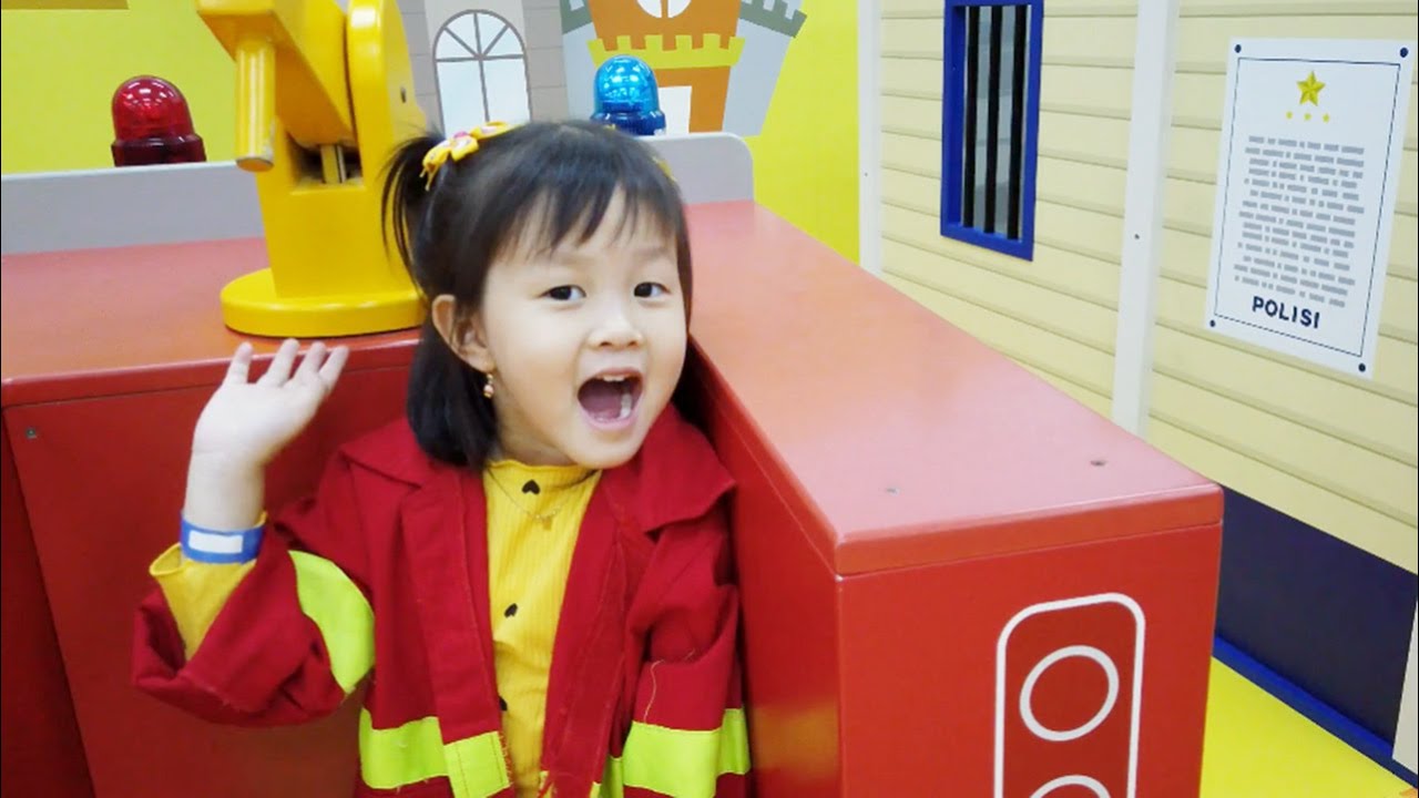 ELORA PRETEND PLAY FIRE FIGHTER DRAMA ANAK JADI PEMADAM KEBAKARAN - YouTube