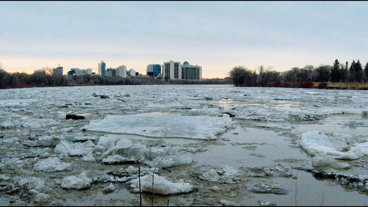 Ice flowing in the Red River, Winnipeg, 2019 - YouTube
