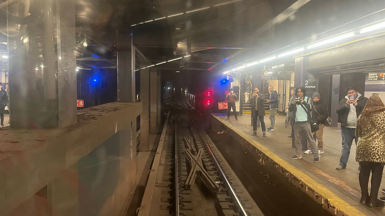MTA Exclusive: R1/9 Holiday Vintage Train (Front POV) From 2nd Avenue ...