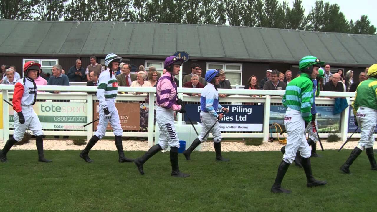 Racing at Perth Racecourse - YouTube