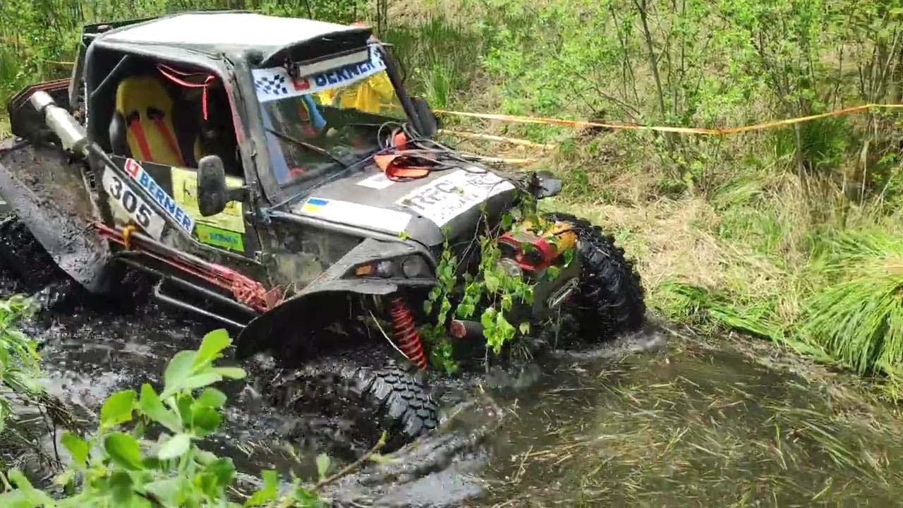 EXTREME OFF ROAD RIVER CROSSING SUZUKI SAMURAI - YouTube