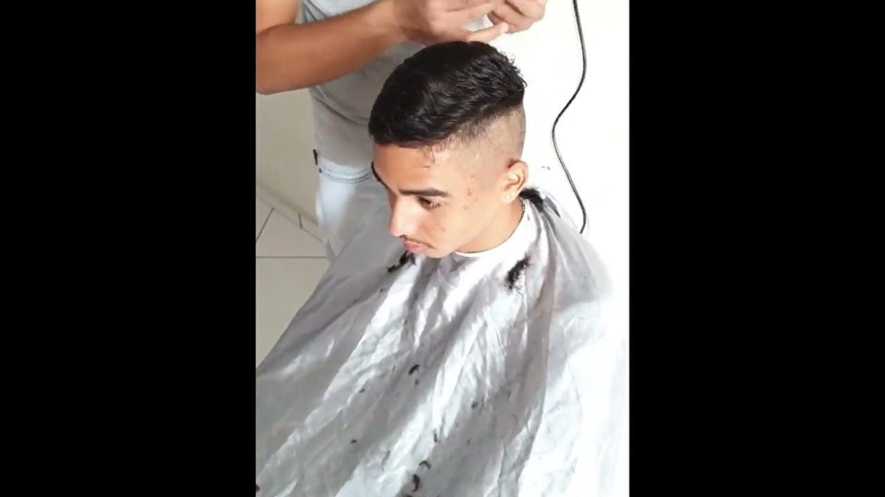 Jovem raspando o cabelo - YouTube