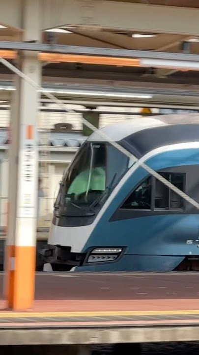 茅ヶ崎駅を通過するE261系RS2編成 - YouTube