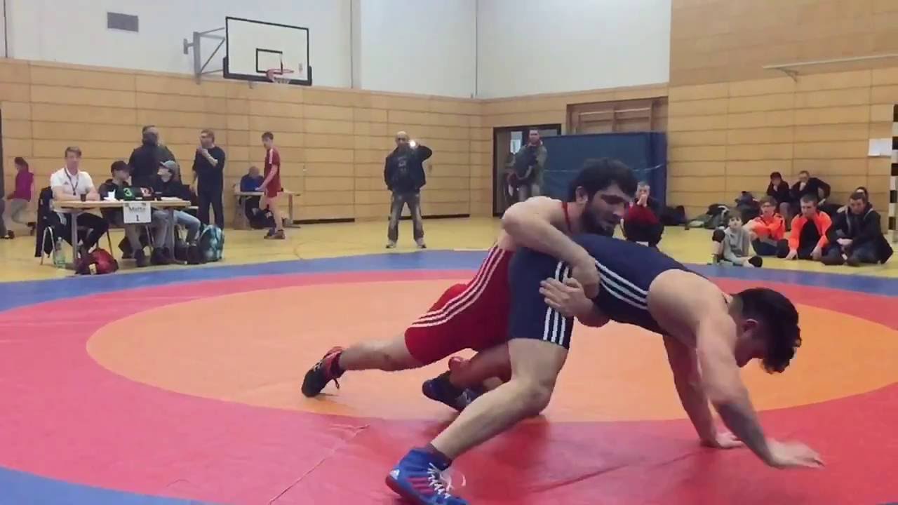 Leistungsförderung durch die olympische Sportart Ringen. Griffe und ...