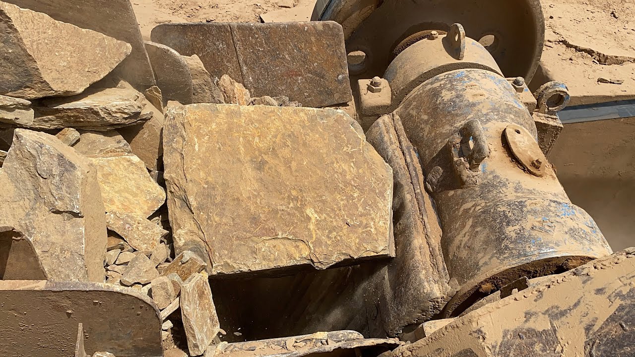 The Power of Stone Crusher"Stone Breaking Process"Crushing Stones with ...