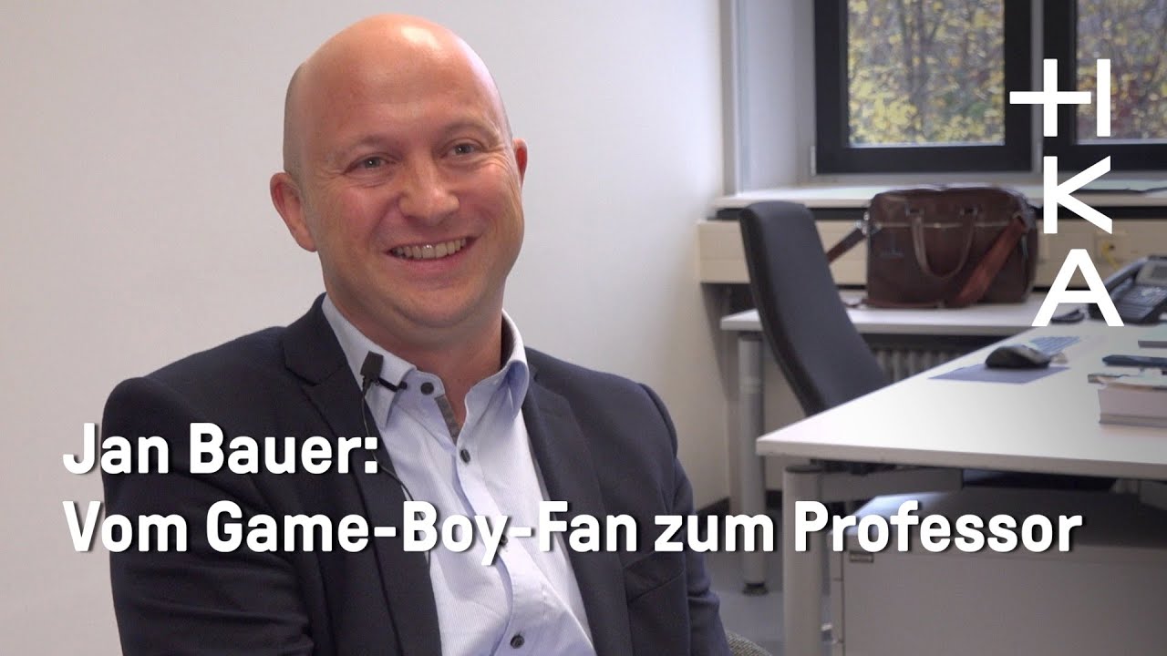 Vom Game-Boy-Fan zum Prof // Lehrpreis 2022 für Jan Bauer - YouTube