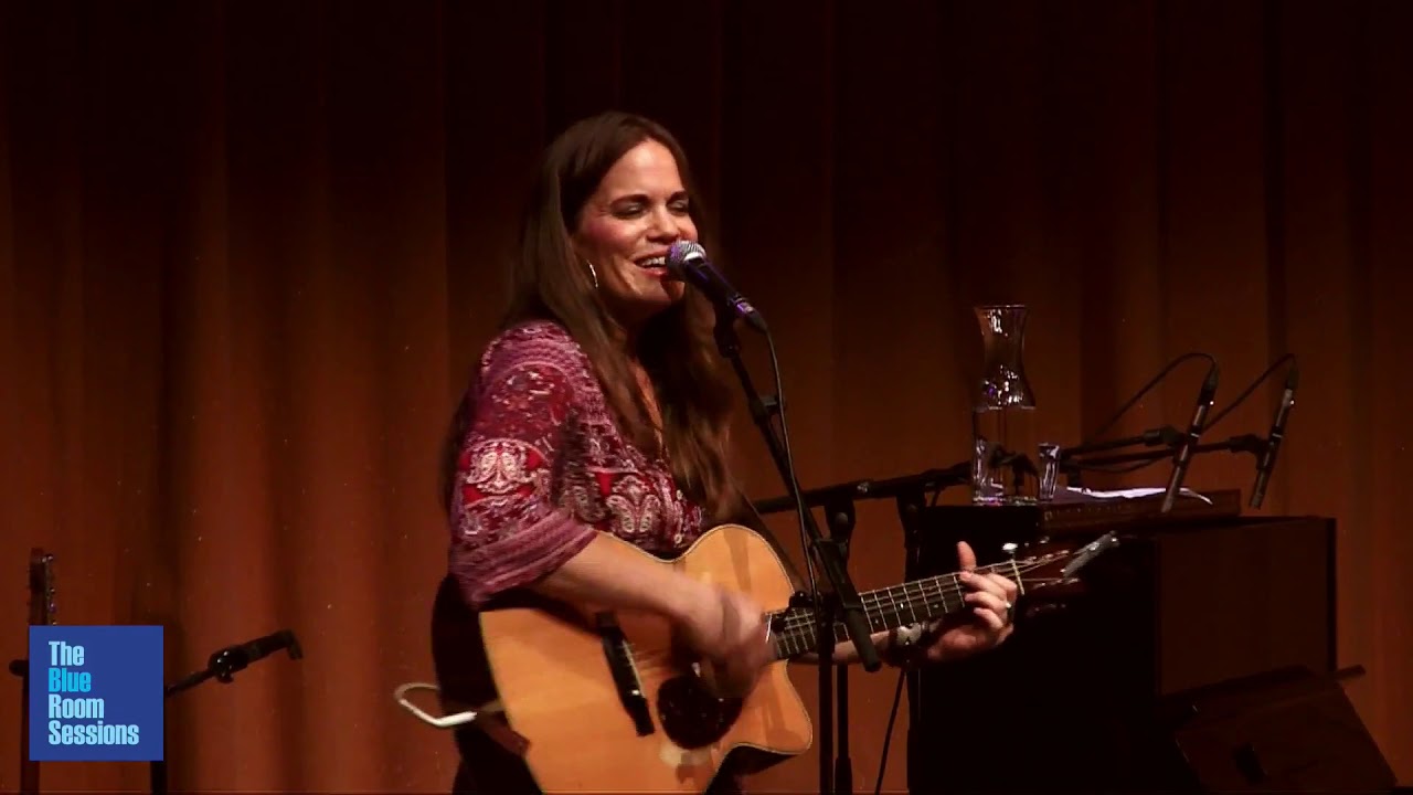 Bonnie Bishop - Angel From Montgomery - YouTube