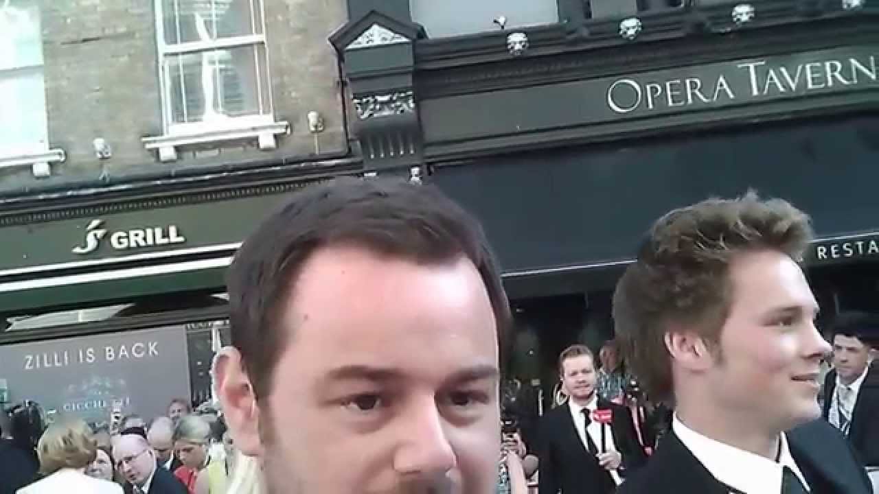 Danny Dyer Signing Autographs - YouTube