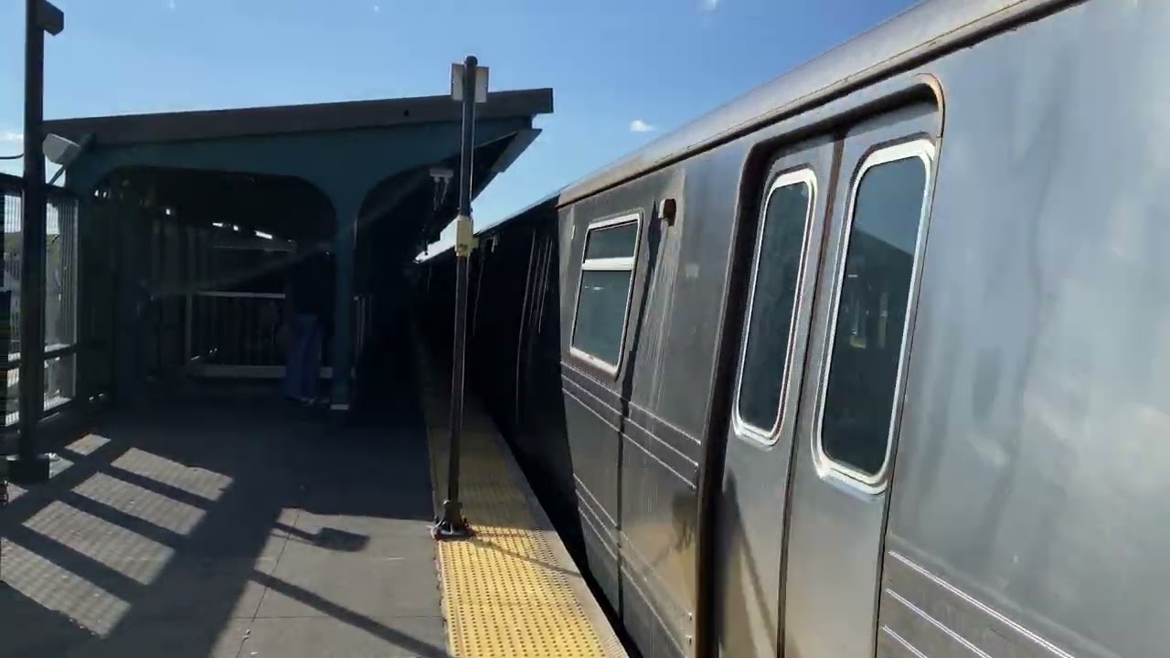 [FULL MARRIED PAIR] R46 (A) train leaving Rockaway Boulevard station 10 ...