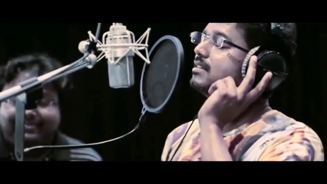 VIJAY SING A SONG IN BIGIL - YouTube