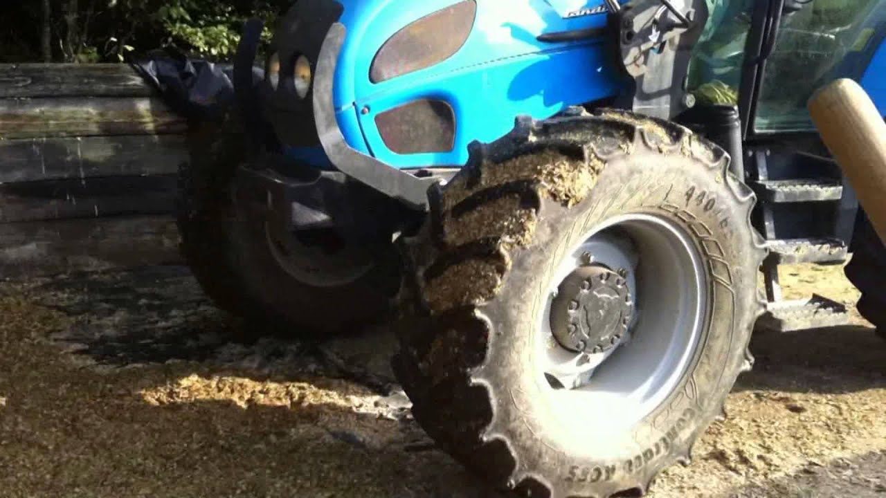 Landini Vision 105 - Preparing old silage for new one - YouTube