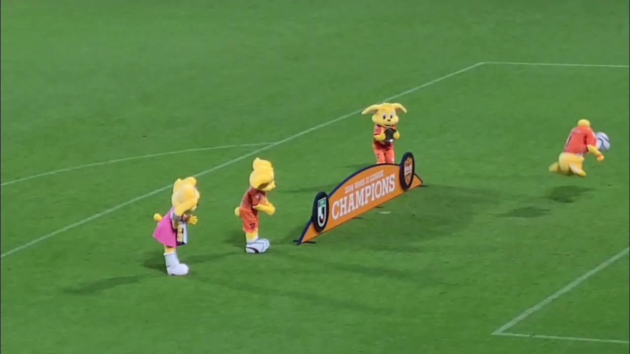 2024年エスパルスJ2優勝後のパルちゃんの前宙 - YouTube