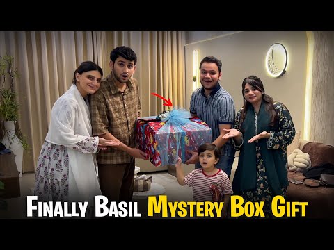 Basil ke liye bhi banwa liya gift box😍| Sare toys chor kar ek sword pasand aye bus😂
