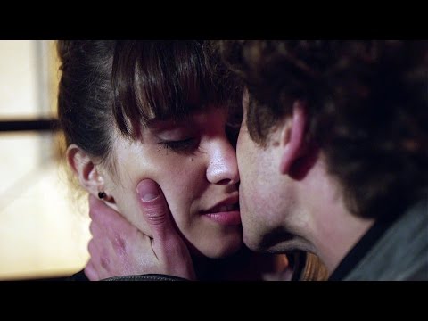 Adı Efsane 13. Bölüm - Hakan'dan, Melis'i utandıran öpücük!