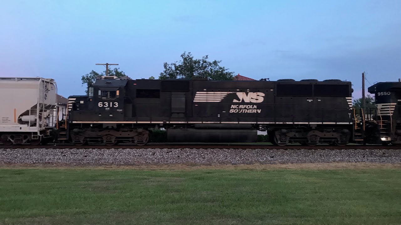 Norfolk Southern SD40E trails NS 131! - YouTube