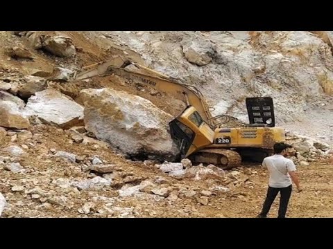 komatsu excavator# accident#loading#spillway - YouTube
