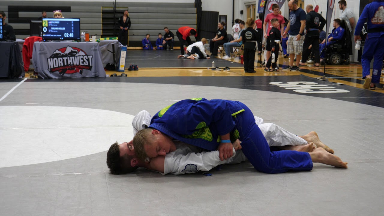 Kyle Frost vs Benjamin Hollier - YouTube