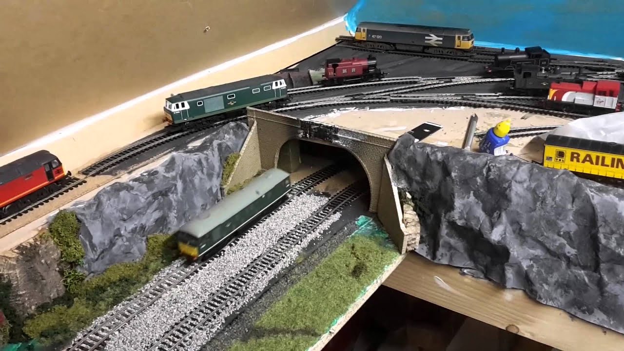 4th Update On My 00 Gauge Model Railway In The Loft - YouTube