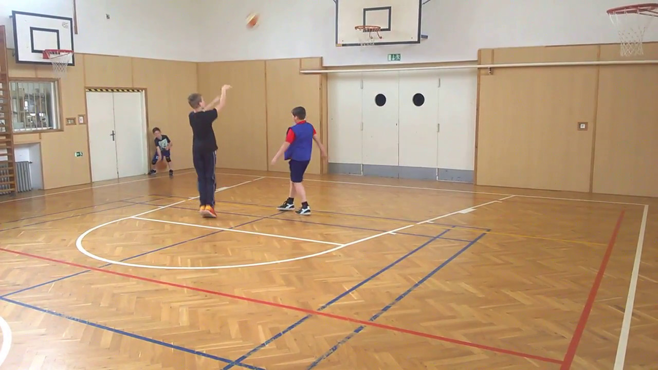 3 Man 2 Ball Double Dribble Stride Stop Pullup (www.BasketballDrills.cz ...