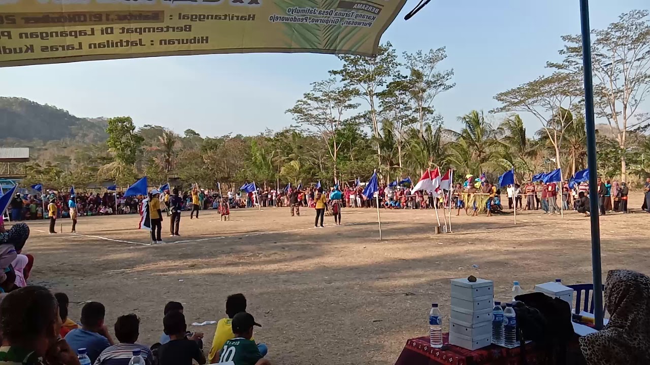 Lomba Nglarak Blarak di Lapangan Pendoworejo, Girimulyo,Kulon Progo ...