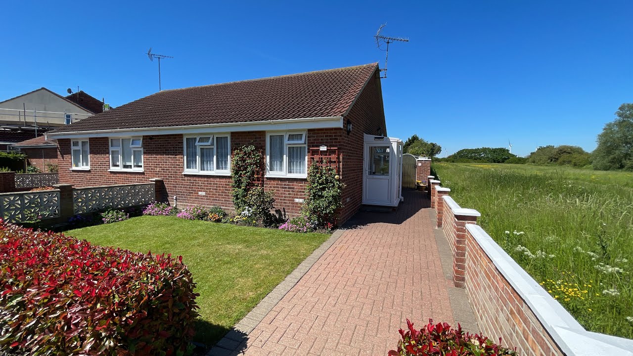 Chipstead Walk, Clacton-on-Sea - YouTube