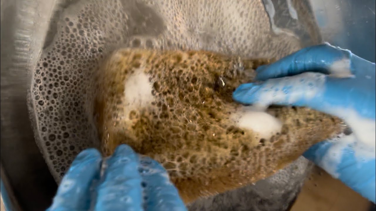 Pine Fab 💚🤎Hot Water Rinse 💦🧽 #asmrspongesqueezing #satisfying #asmr # ...