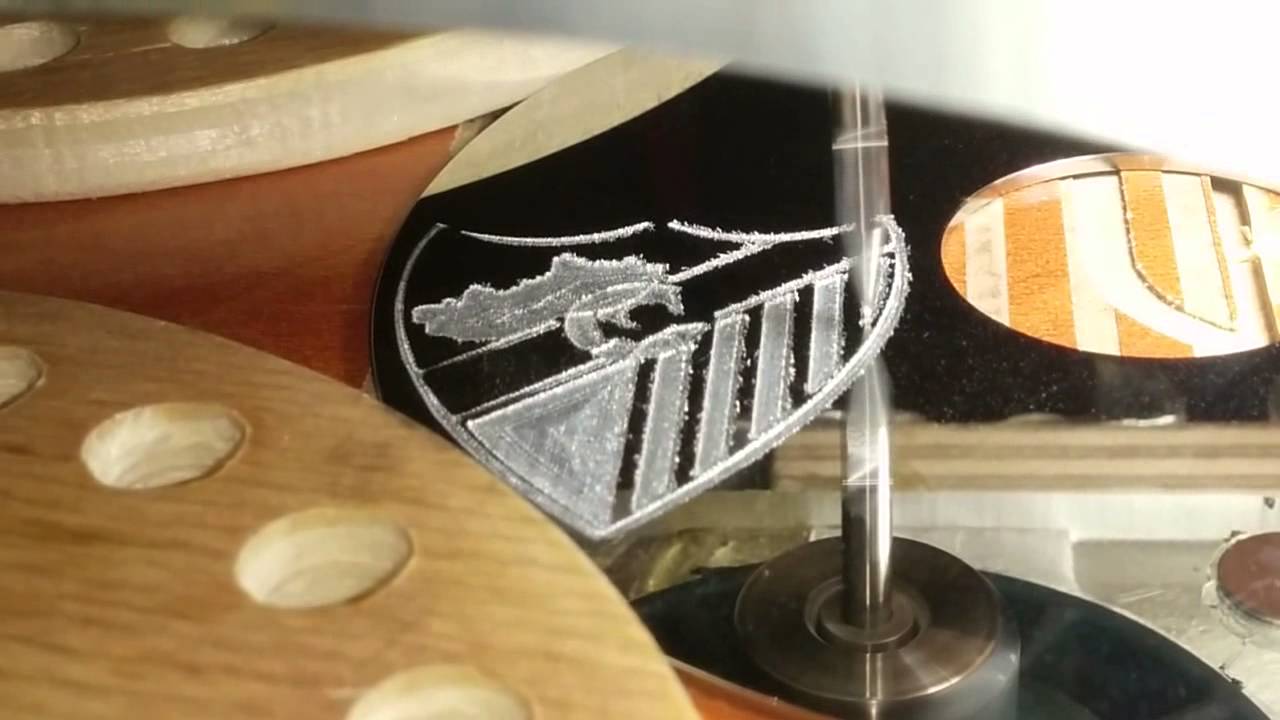 Fabricación de llaveros del Málaga Futbol Club con CNC v.2 - YouTube