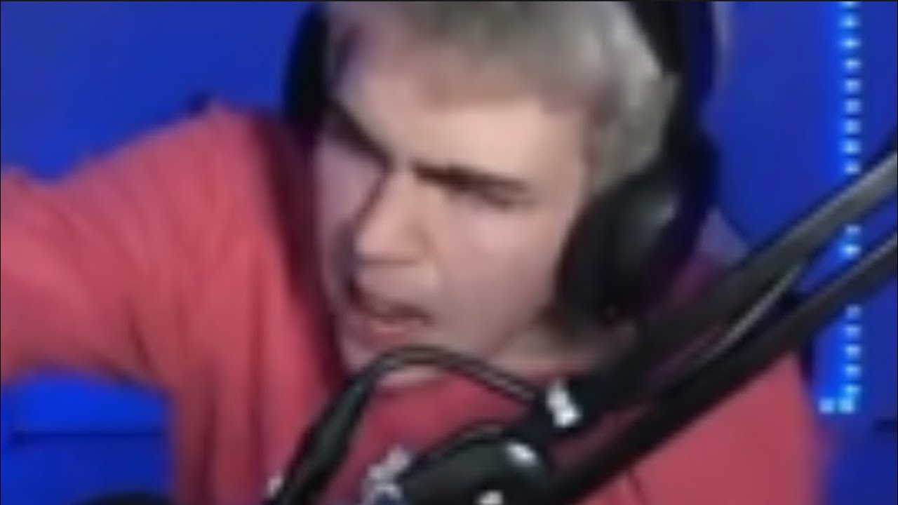 @steak69 singing "Firework" by Katy Perry for 2 minutes and 5 seconds 😀 ...