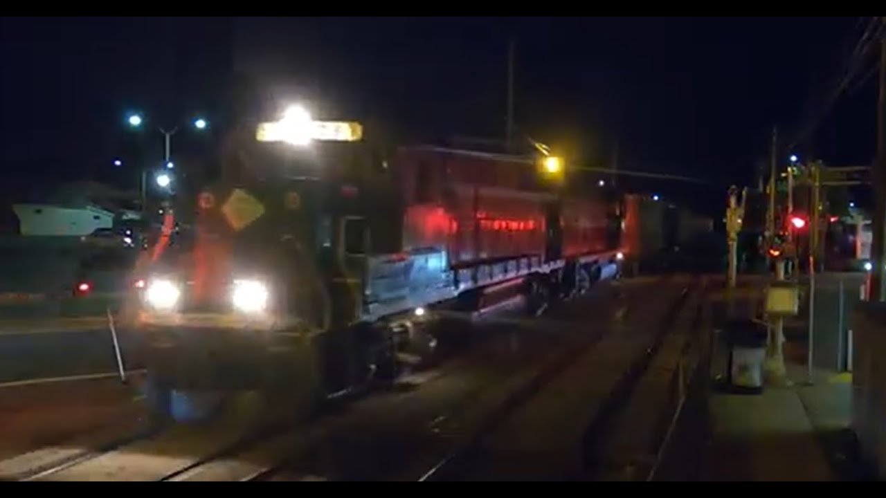 NYAR 261 and 271 haul the RS51 past bethpage with some awesome K5LA ...