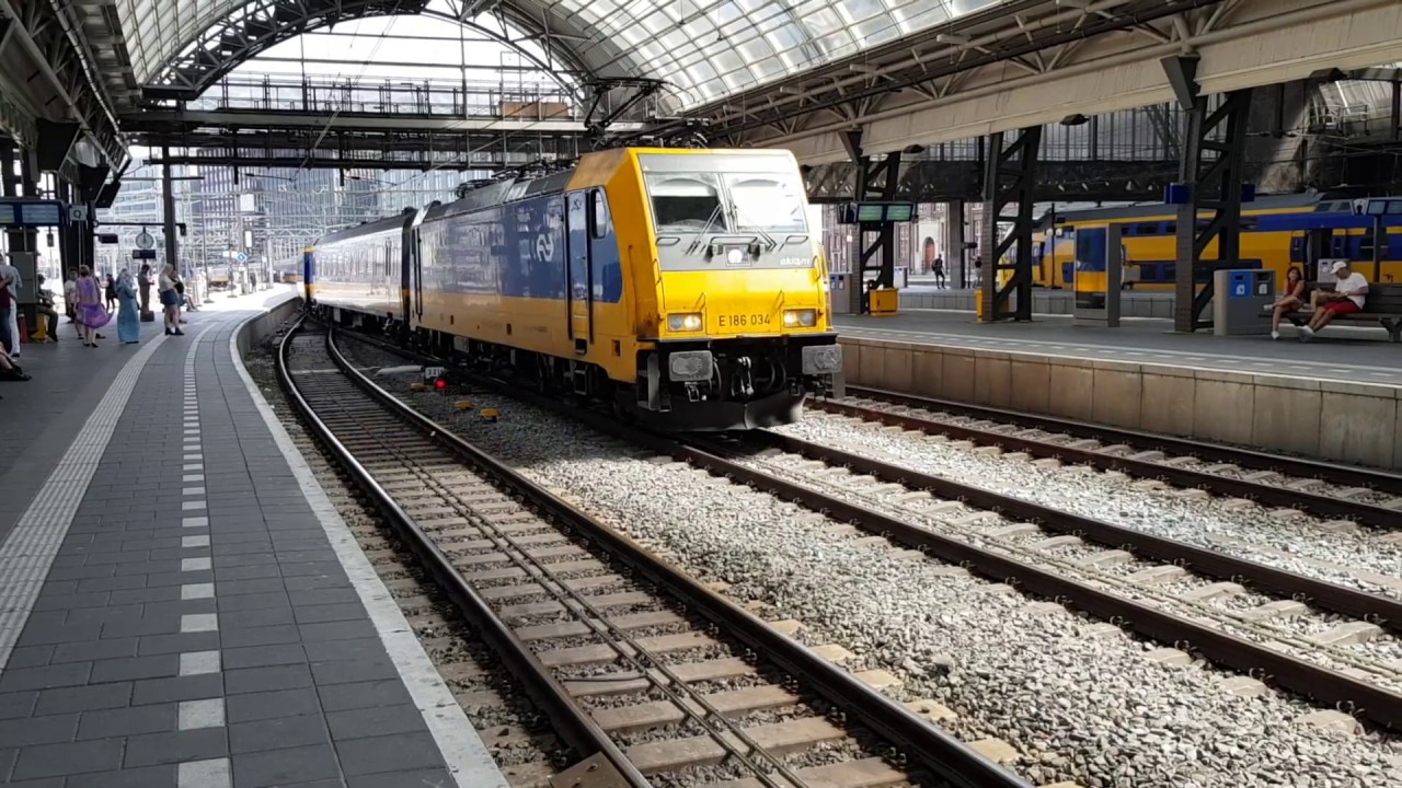 NS Class 186 186034 + 045 arriving at Amsterdam Central Station on 25/6 ...