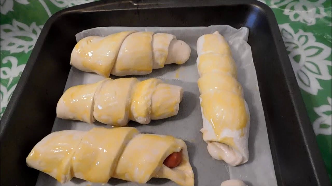 Boiling Hot-dogs, Bar S Red Chicken Franks, Hot Dog Rolls - YouTube