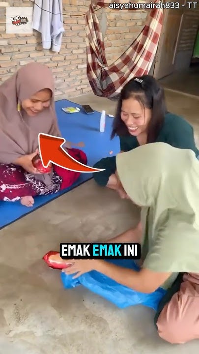 Bikin ngakak ketika emak-emak rebutan hadiah #videolucu #ngakak #shorts - YouTube