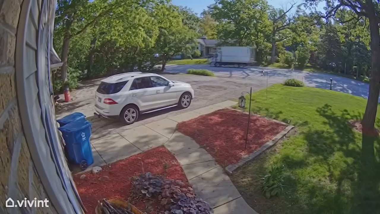 IL: Box Truck Explodes on Camera - YouTube