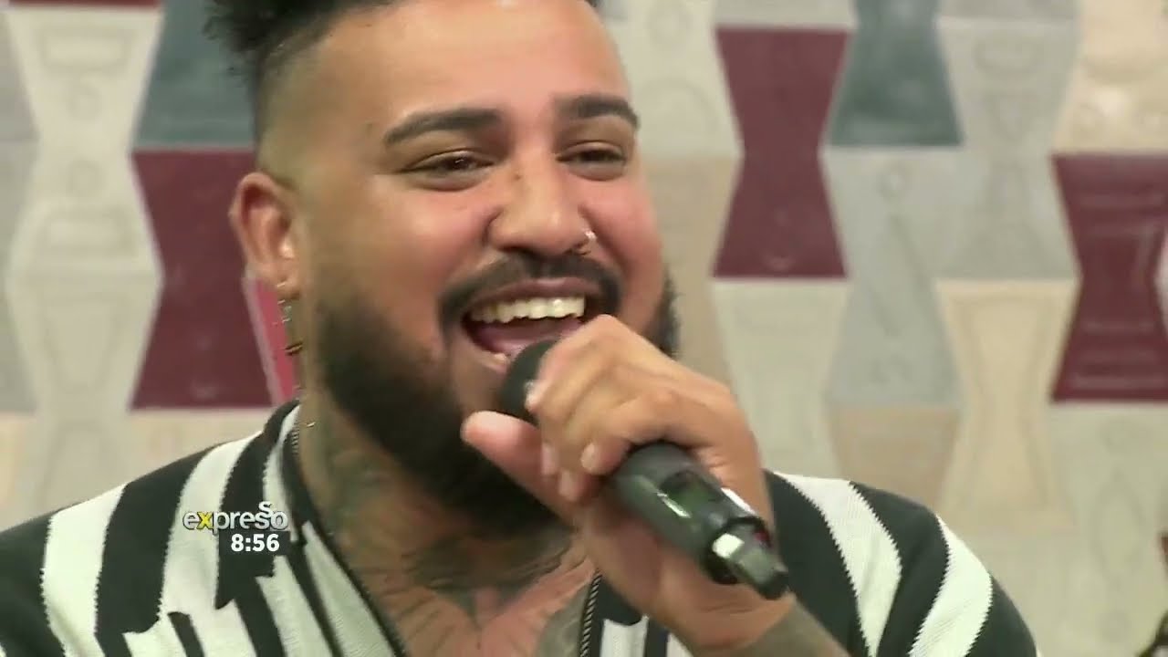 Music: Robin Pieters performs ‘Winner’ by DJ Hlo’ - YouTube