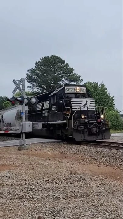 NORFOLK SOUTHERN 6073 WITH RS5T LEADS NS P83 | 5/12/23 #norfolksouthern #sd40 #rs5t - YouTube