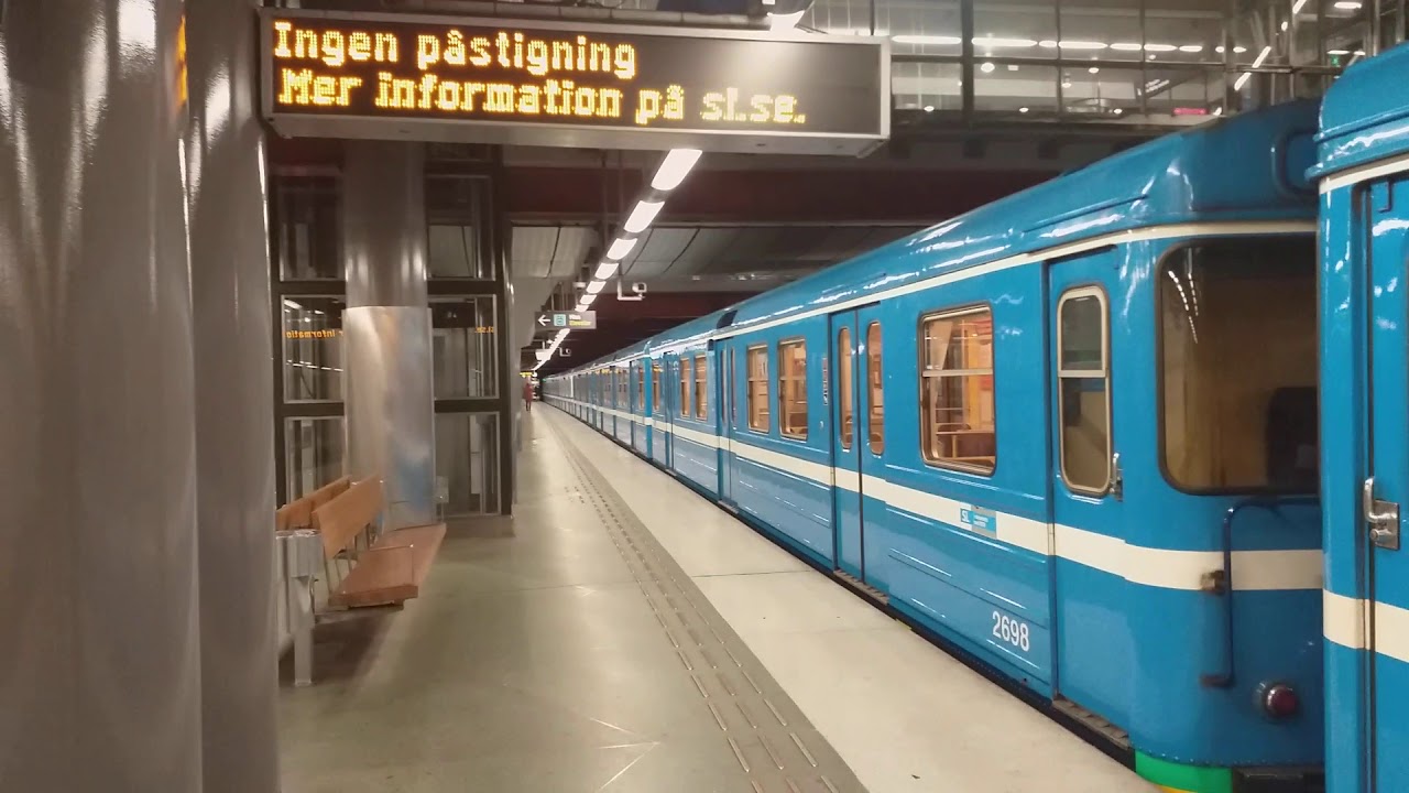 C6 Tunnelbana Tas Ur Trafik Vid Liljeholmen. - YouTube