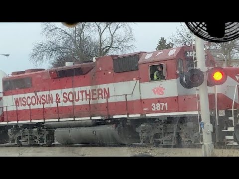 3/23/23- WAMX #3871 leads L249 Westbound on the WSOR Milwaukee Subdivision - YouTube