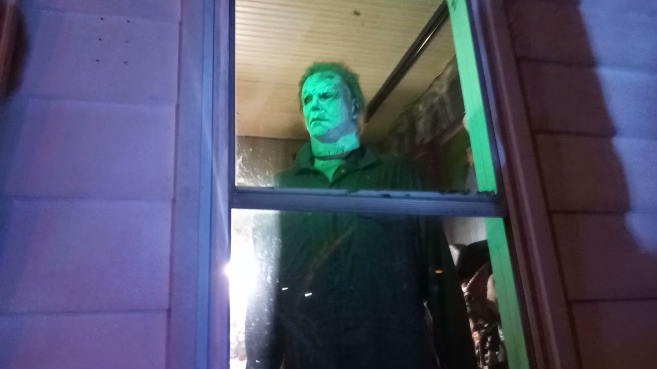 Michael Myers peeping out the window on Halloween - YouTube
