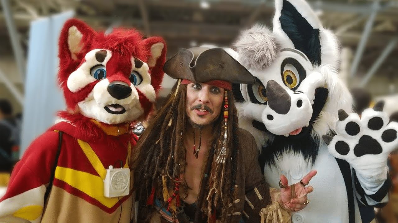 FURRIES AT COMIC CON! - YouTube